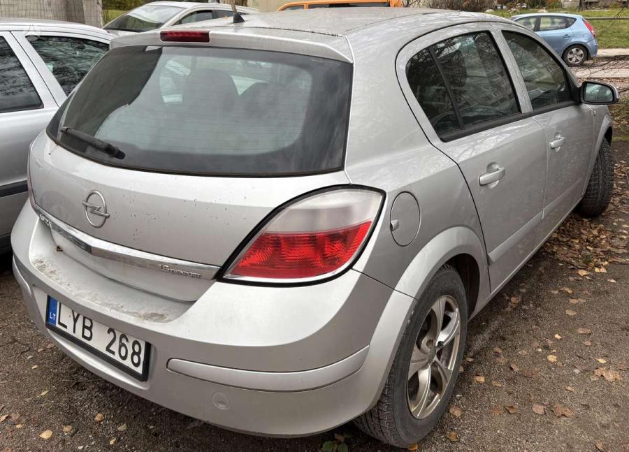 Pelēks Opel Astra 2004 Viļņa, ar dzinēja tilpumu 1.60 L un nobraukumu 223 tūkst. km par 1400 €, foto 3 vietnē AUTOMOTO.COM.LV