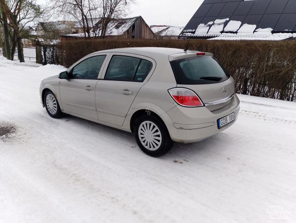 Grey Opel Astra 2004 in Vilnius, with an engine capacity of 1.70 L and mileage of 270 thousand km for 850 €, photo 2 on AUTOMOTO.COM.LV