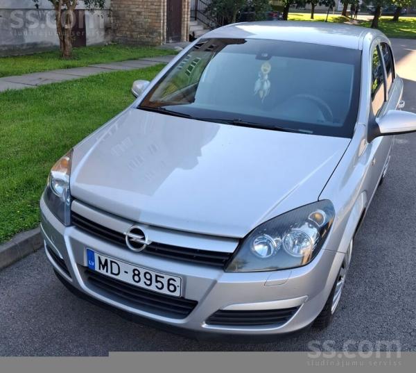 Grey Opel Astra 2004 in Jekabpils, with an engine capacity of 1.60 L and mileage of 158 thousand km for 1000 €, photo 1 on AUTOMOTO.COM.LV