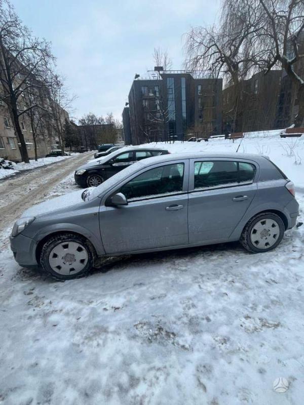 Pelēks Opel Astra 2004 Viļņa, ar dzinēja tilpumu 1.36 L un nobraukumu 200 tūkst. km par 1100 €, foto 2 vietnē AUTOMOTO.COM.LV