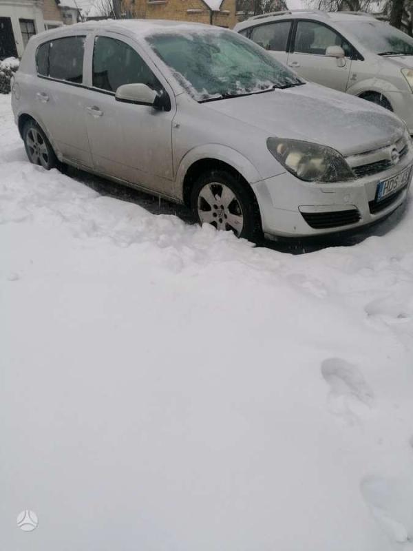 Pelēks Opel Astra 2004 Panevēža, ar dzinēja tilpumu 1.69 L un nobraukumu 332 tūkst. km par 600 €, foto 2 vietnē AUTOMOTO.COM.LV