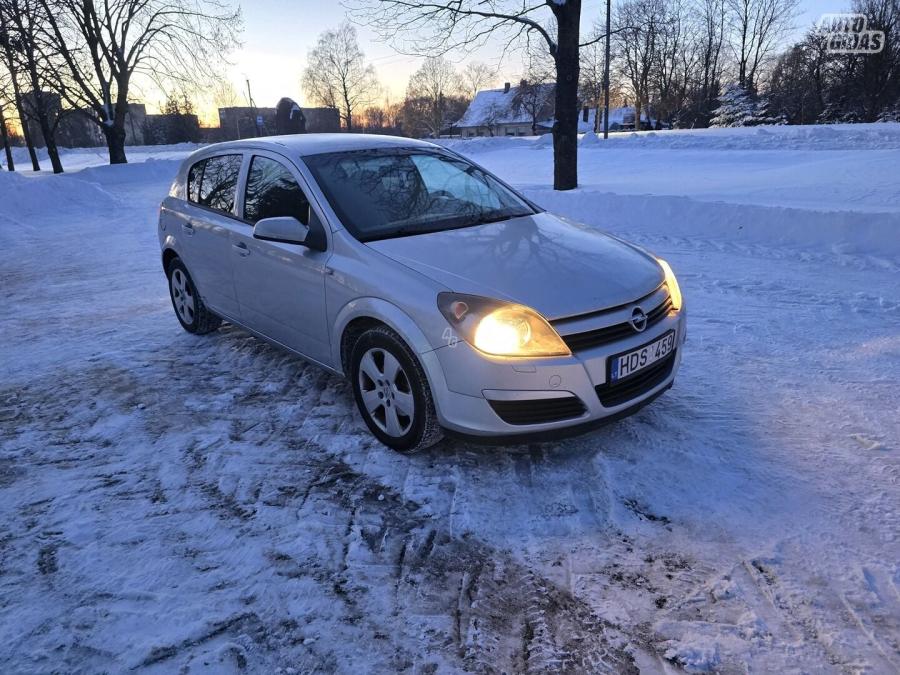 Grey Opel Astra 2004 in Radviliskis, with an engine capacity of 1.70 L and mileage of 332 thousand km for 999 €, photo 1 on AUTOMOTO.COM.LV