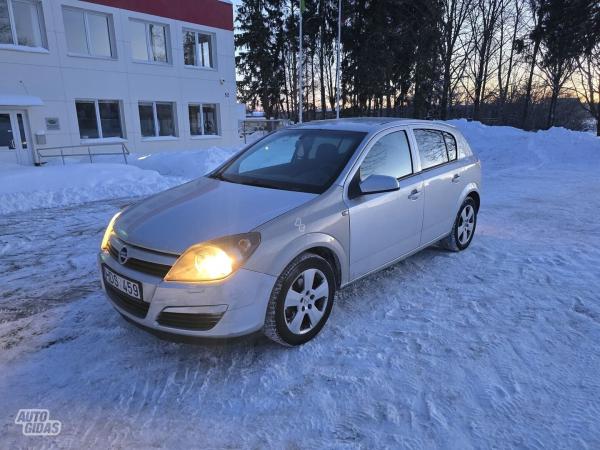 Grey Opel Astra 2004 in Radviliskis, with an engine capacity of 1.70 L and mileage of 332 thousand km for 999 €, photo 2 on AUTOMOTO.COM.LV