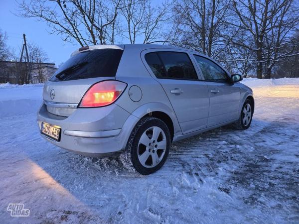 Grey Opel Astra 2004 in Radviliskis, with an engine capacity of 1.70 L and mileage of 332 thousand km for 999 €, photo 7 on AUTOMOTO.COM.LV