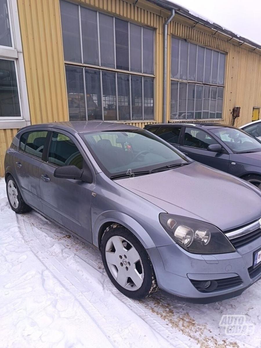 Pelēks Opel Astra 2004 Viļņa, ar dzinēja tilpumu 1.90 L un nobraukumu 382 tūkst. km par 1150 €, foto 1 vietnē AUTOMOTO.COM.LV