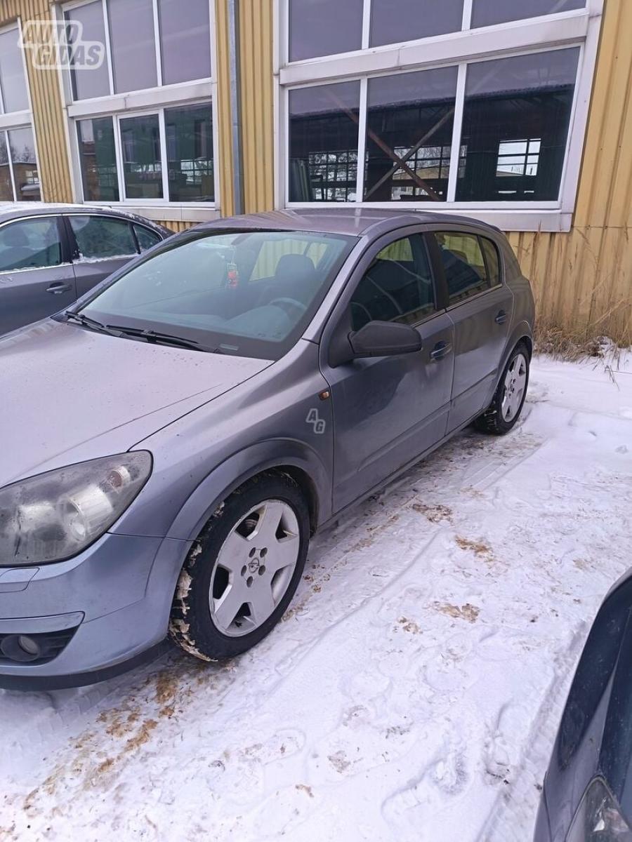 Pelēks Opel Astra 2004 Viļņa, ar dzinēja tilpumu 1.90 L un nobraukumu 382 tūkst. km par 1150 €, foto 3 vietnē AUTOMOTO.COM.LV