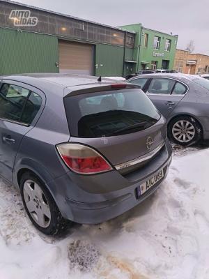 Pelēks Opel Astra 2004 Viļņa, ar dzinēja tilpumu 1.90 L un nobraukumu 382 tūkst. km par 1150 €, foto 4 vietnē AUTOMOTO.COM.LV