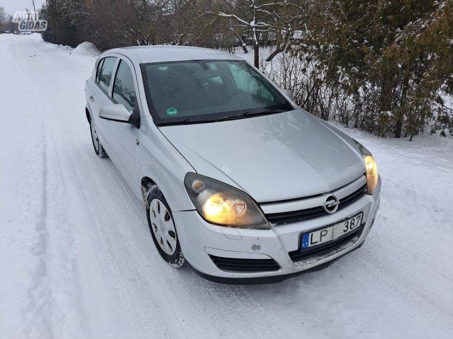 Grey Opel Astra 2004 in Kaunas, with an engine capacity of 1.70 L and mileage of 333 thousand km for 999 €, photo 1 on AUTOMOTO.COM.LV