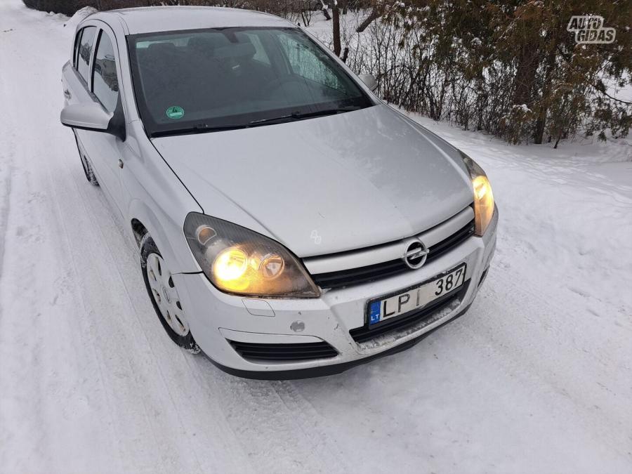 Grey Opel Astra 2004 in Kaunas, with an engine capacity of 1.70 L and mileage of 333 thousand km for 999 €, photo 3 on AUTOMOTO.COM.LV
