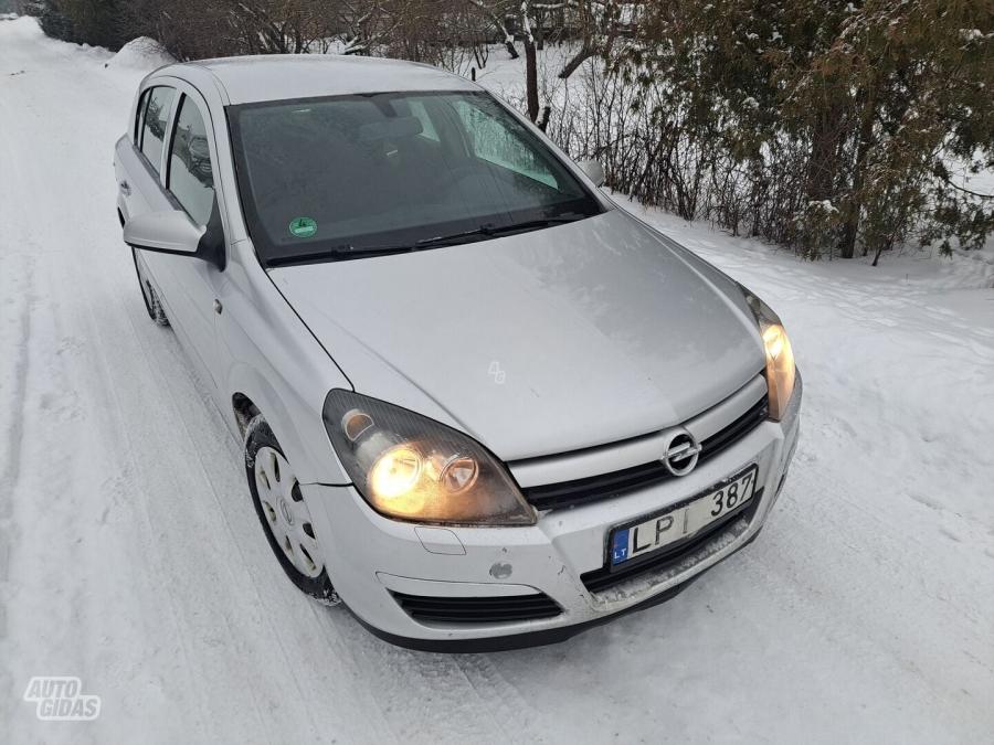 Grey Opel Astra 2004 in Kaunas, with an engine capacity of 1.70 L and mileage of 333 thousand km for 999 €, photo 4 on AUTOMOTO.COM.LV