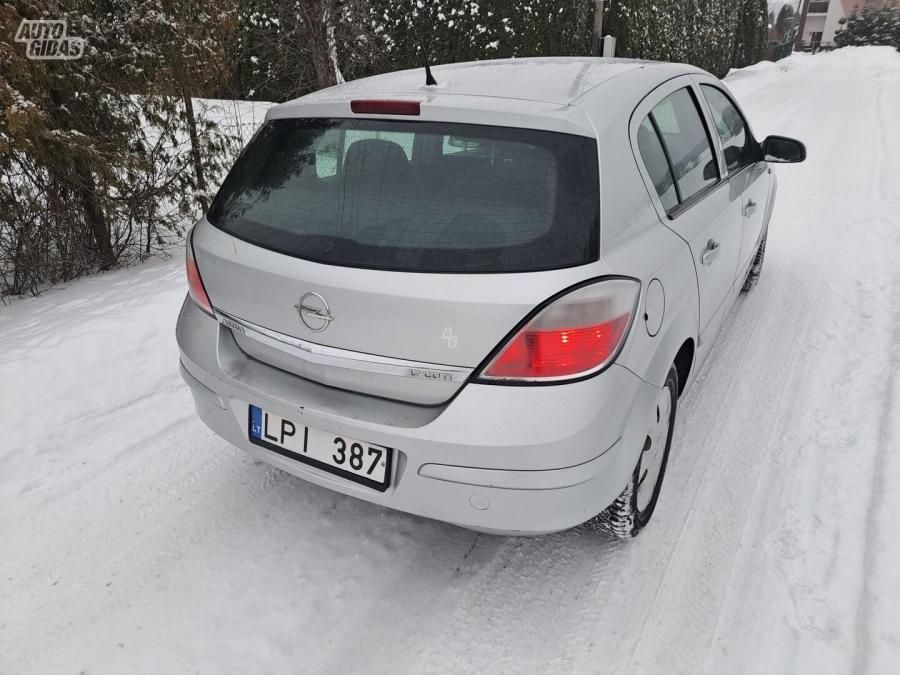 Grey Opel Astra 2004 in Kaunas, with an engine capacity of 1.70 L and mileage of 333 thousand km for 999 €, photo 8 on AUTOMOTO.COM.LV