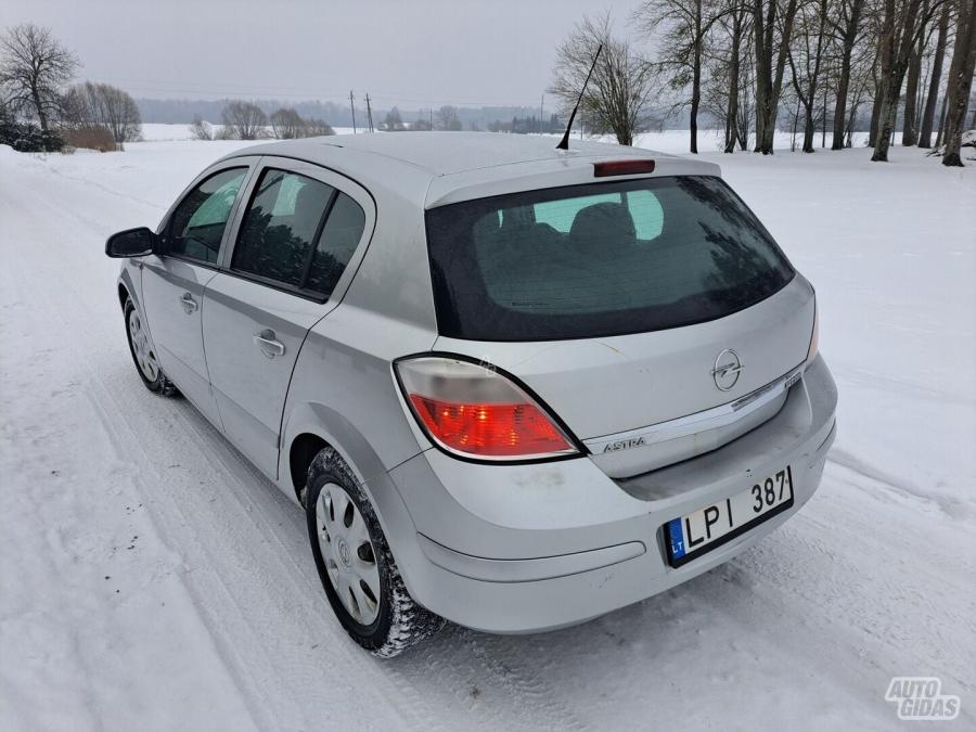 Grey Opel Astra 2004 in Kaunas, with an engine capacity of 1.70 L and mileage of 333 thousand km for 999 €, photo 10 on AUTOMOTO.COM.LV