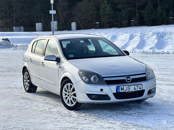 Pelēks Opel Astra 2004 Viļņa, ar dzinēja tilpumu 1.69 L un nobraukumu 300 tūkst. km par 499 €, foto 1 vietnē AUTOMOTO.COM.LV