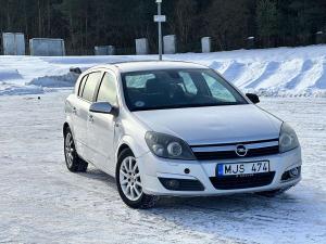 Grey Opel Astra 2004 in Vilnius, with an engine capacity of 1.69 L and mileage of 300 thousand km for 499 €, photo 2 on AUTOMOTO.COM.LV