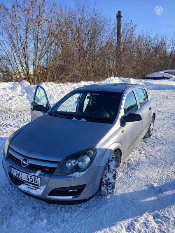 Pelēks Opel Astra 2004 Šauļi, ar dzinēja tilpumu 1.60 L un nobraukumu 330 tūkst. km par 850 €, foto 1 vietnē AUTOMOTO.COM.LV