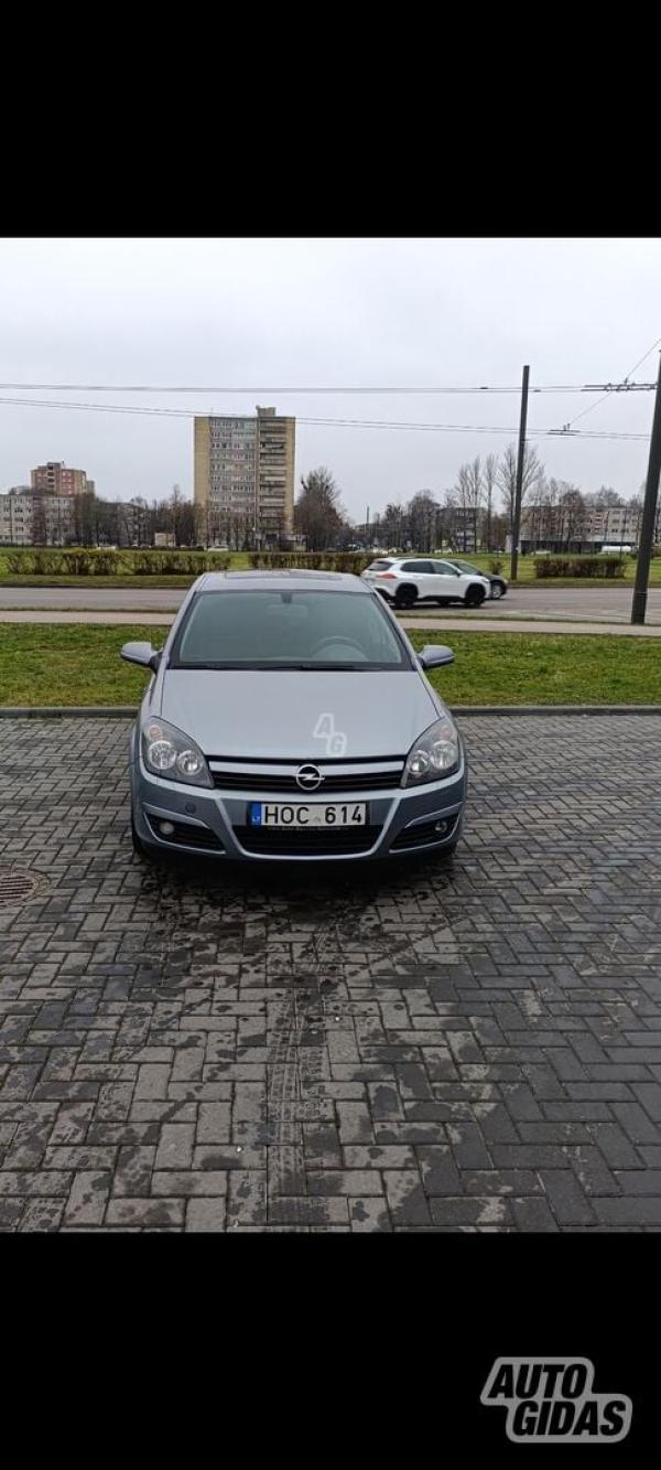 Pelēks Opel Astra 2004 Kauņa, ar dzinēja tilpumu 1.90 L un nobraukumu 437 tūkst. km par 1300 €, foto 1 vietnē AUTOMOTO.COM.LV