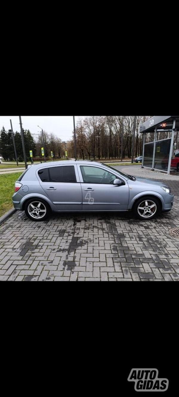 Pelēks Opel Astra 2004 Kauņa, ar dzinēja tilpumu 1.90 L un nobraukumu 437 tūkst. km par 1300 €, foto 2 vietnē AUTOMOTO.COM.LV