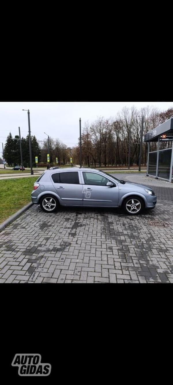 Pelēks Opel Astra 2004 Kauņa, ar dzinēja tilpumu 1.90 L un nobraukumu 437 tūkst. km par 1300 €, foto 3 vietnē AUTOMOTO.COM.LV