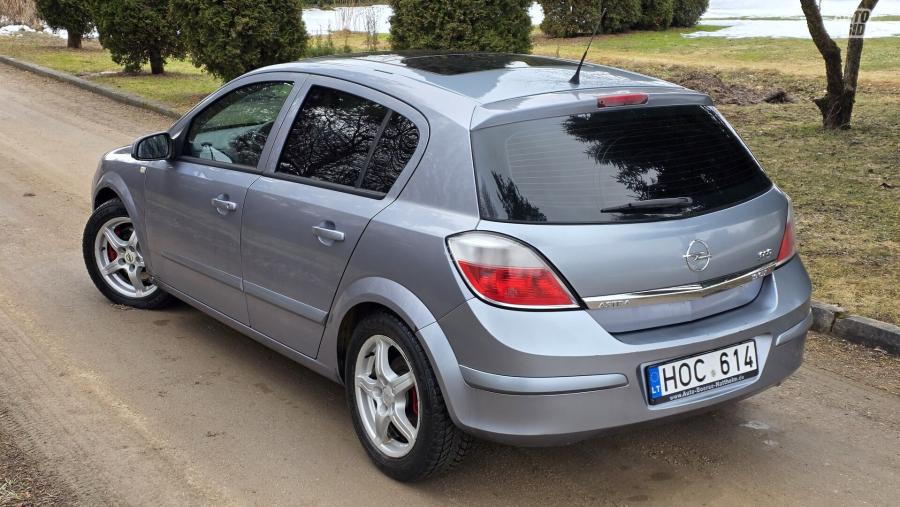 Pelēks Opel Astra 2004 Mažeikiai, ar dzinēja tilpumu 1.90 L un nobraukumu 400 tūkst. km par 750 €, foto 4 vietnē AUTOMOTO.COM.LV