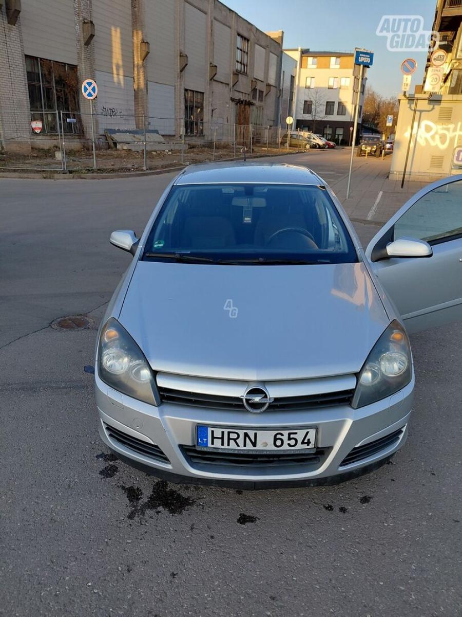 Grey Opel Astra 2004 in Vilnius, with an engine capacity of 1.40 L and mileage of 229 thousand km for 1200 €, photo 1 on AUTOMOTO.COM.LV