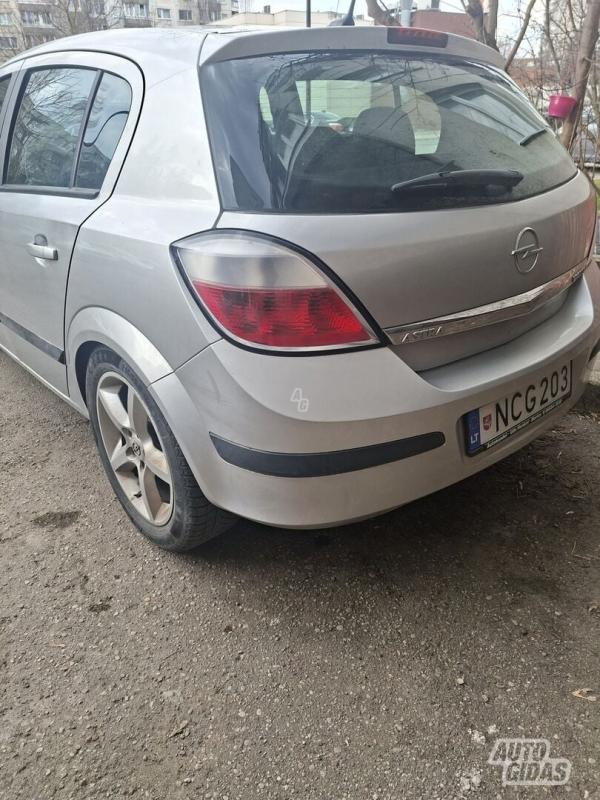 Grey Opel Astra 2004 in Vilnius, with an engine capacity of 1.70 L and mileage of 184 thousand km for 1500 €, photo 2 on AUTOMOTO.COM.LV