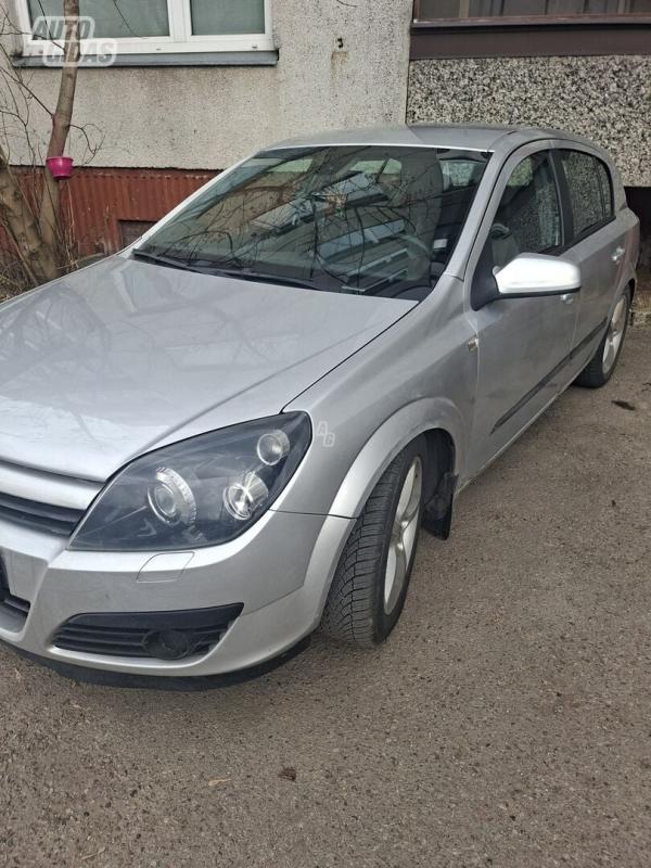 Grey Opel Astra 2004 in Vilnius, with an engine capacity of 1.70 L and mileage of 184 thousand km for 1500 €, photo 3 on AUTOMOTO.COM.LV