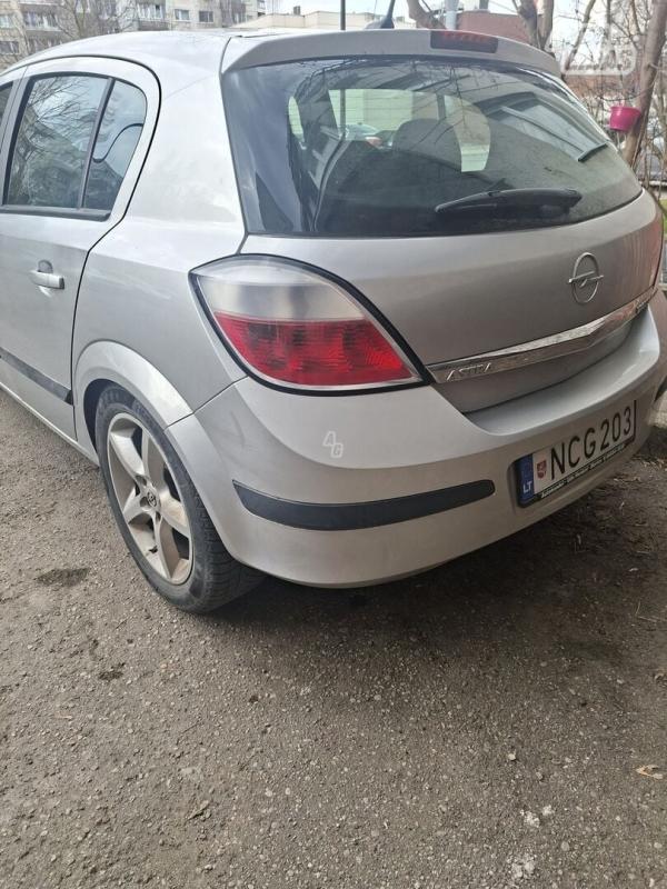 Grey Opel Astra 2004 in Vilnius, with an engine capacity of 1.70 L and mileage of 184 thousand km for 1500 €, photo 5 on AUTOMOTO.COM.LV