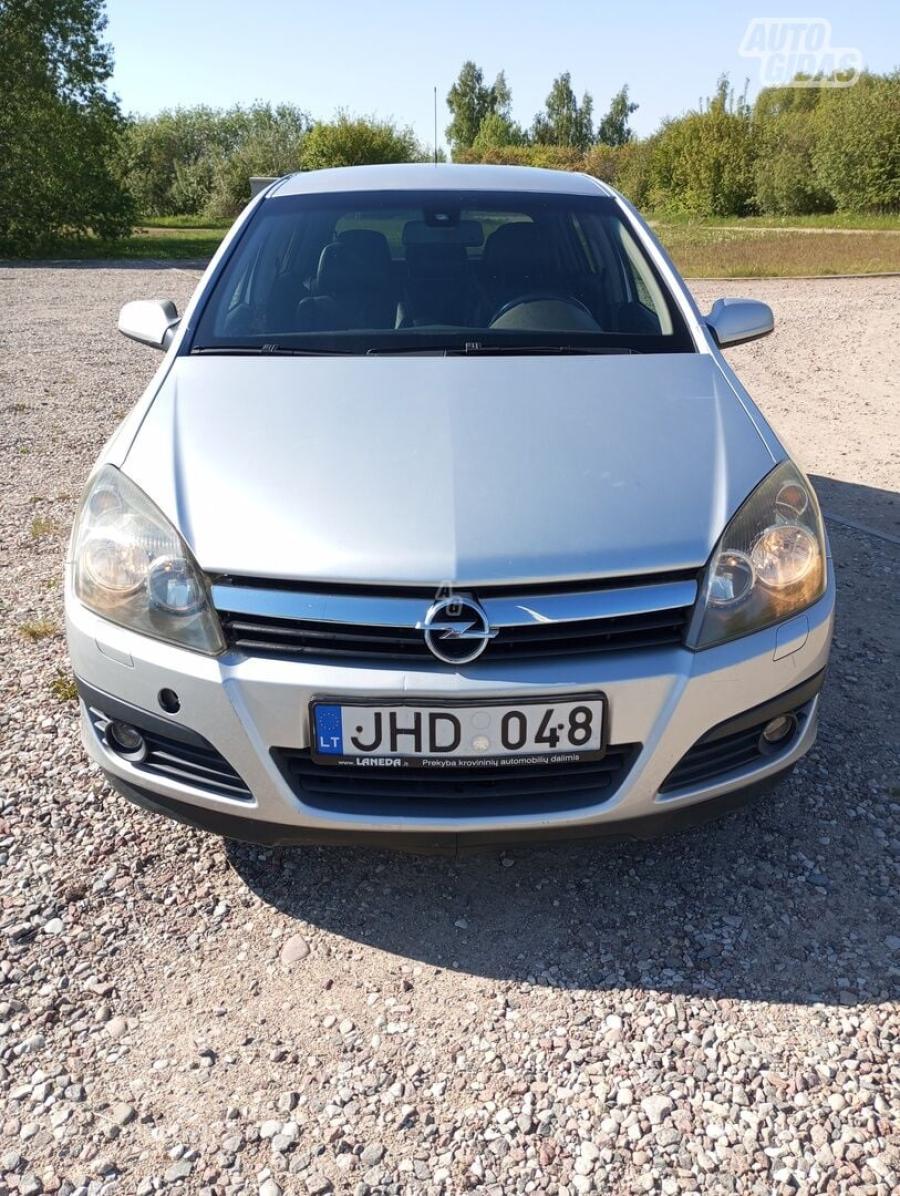 Pelēks Opel Astra 2004 Klaipėda, ar dzinēja tilpumu 1.70 L un nobraukumu 286 tūkst. km par 1250 €, foto 1 vietnē AUTOMOTO.COM.LV