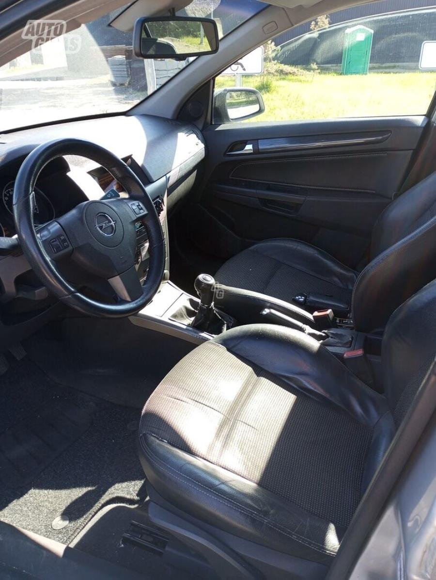 Pelēks Opel Astra 2004 Klaipėda, ar dzinēja tilpumu 1.70 L un nobraukumu 286 tūkst. km par 1250 €, foto 13 vietnē AUTOMOTO.COM.LV