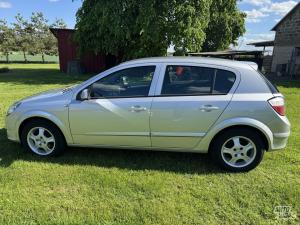 Pelēks Opel Astra 2004 Marijampole, ar dzinēja tilpumu 1.60 L un nobraukumu 364 tūkst. km par 1200 €, foto 4 vietnē AUTOMOTO.COM.LV