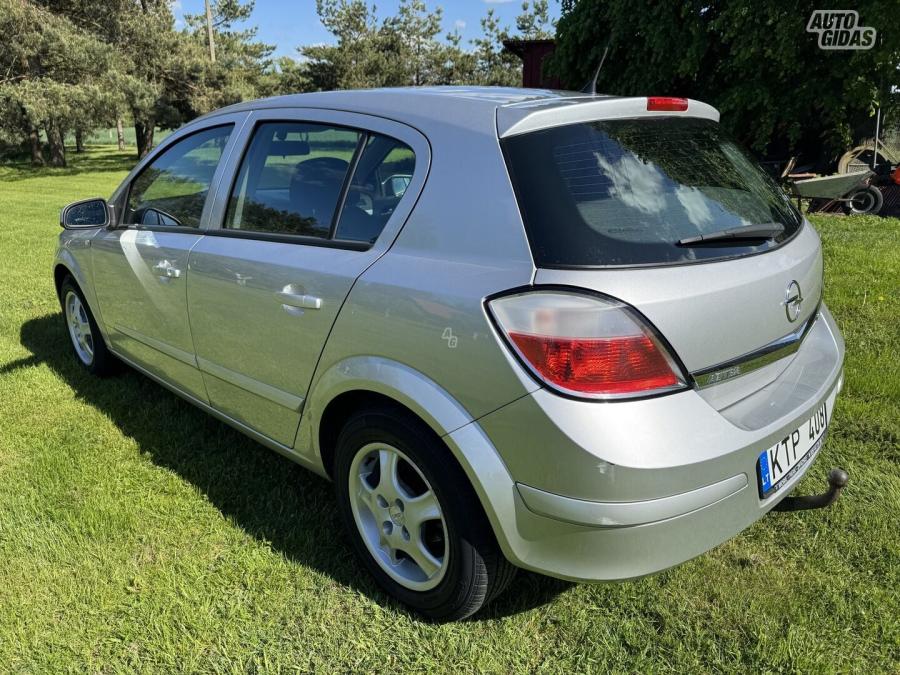 Pelēks Opel Astra 2004 Marijampole, ar dzinēja tilpumu 1.60 L un nobraukumu 364 tūkst. km par 1200 €, foto 5 vietnē AUTOMOTO.COM.LV