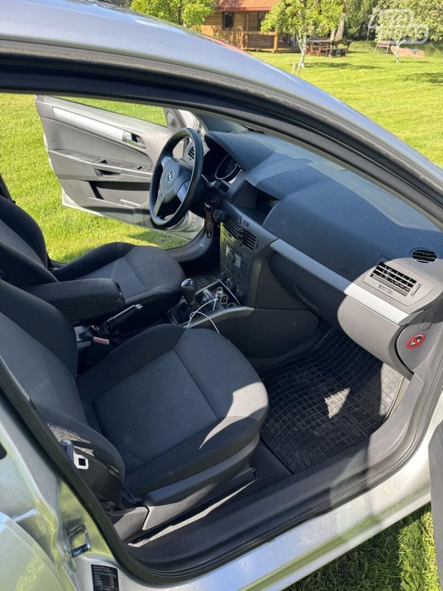 Pelēks Opel Astra 2004 Marijampole, ar dzinēja tilpumu 1.60 L un nobraukumu 364 tūkst. km par 1200 €, foto 19 vietnē AUTOMOTO.COM.LV