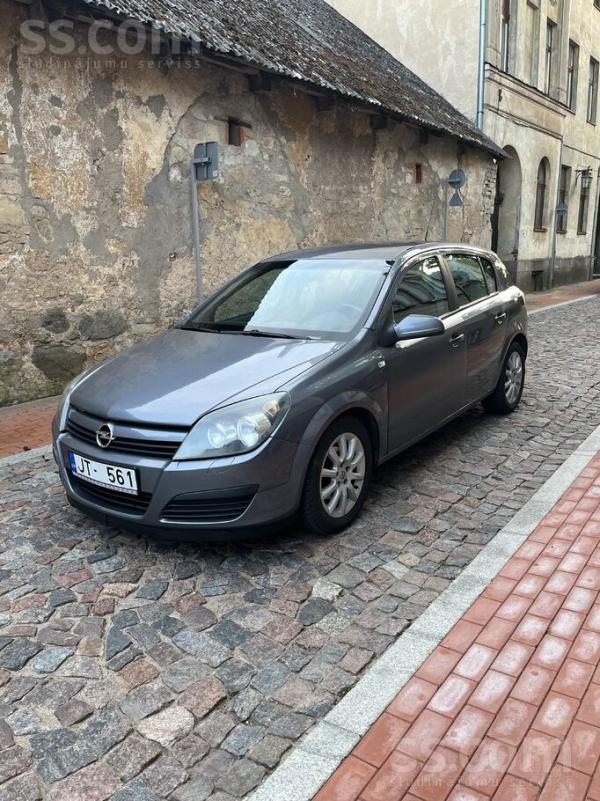 Pelēks Opel Astra 2004 Cēsis, ar dzinēja tilpumu 1.60 L un nobraukumu 335 tūkst. km par 1300 €, foto 1 vietnē AUTOMOTO.COM.LV