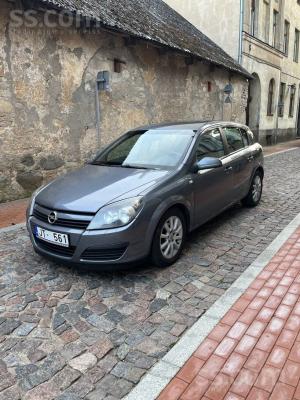 Grey Opel Astra 2004 in Cesis, with an engine capacity of 1.60 L and mileage of 335 thousand km for 1300 €, photo  on AUTOMOTO.COM.LV