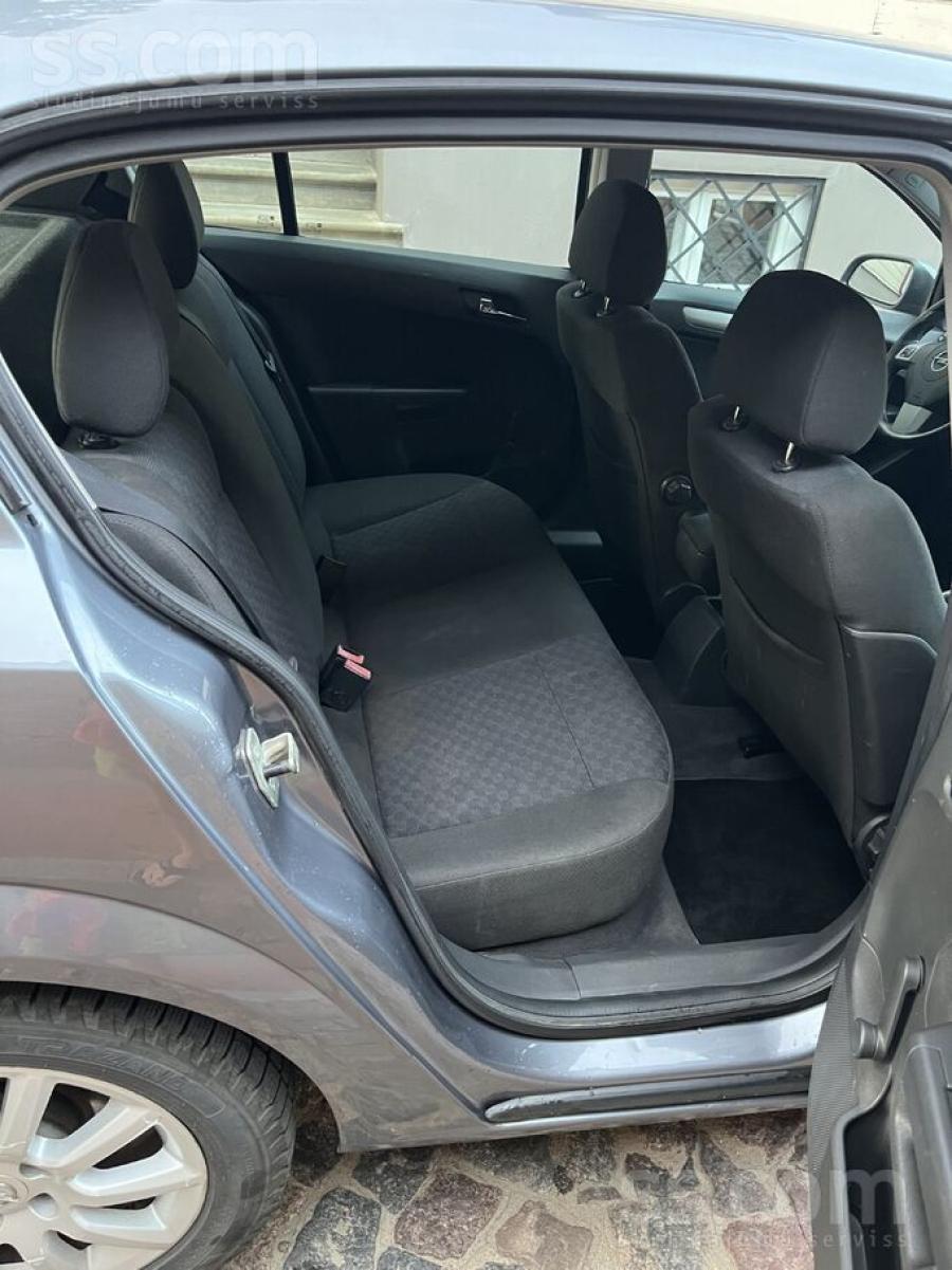 Pelēks Opel Astra 2004 Cēsis, ar dzinēja tilpumu 1.60 L un nobraukumu 335 tūkst. km par 1300 €, foto 7 vietnē AUTOMOTO.COM.LV
