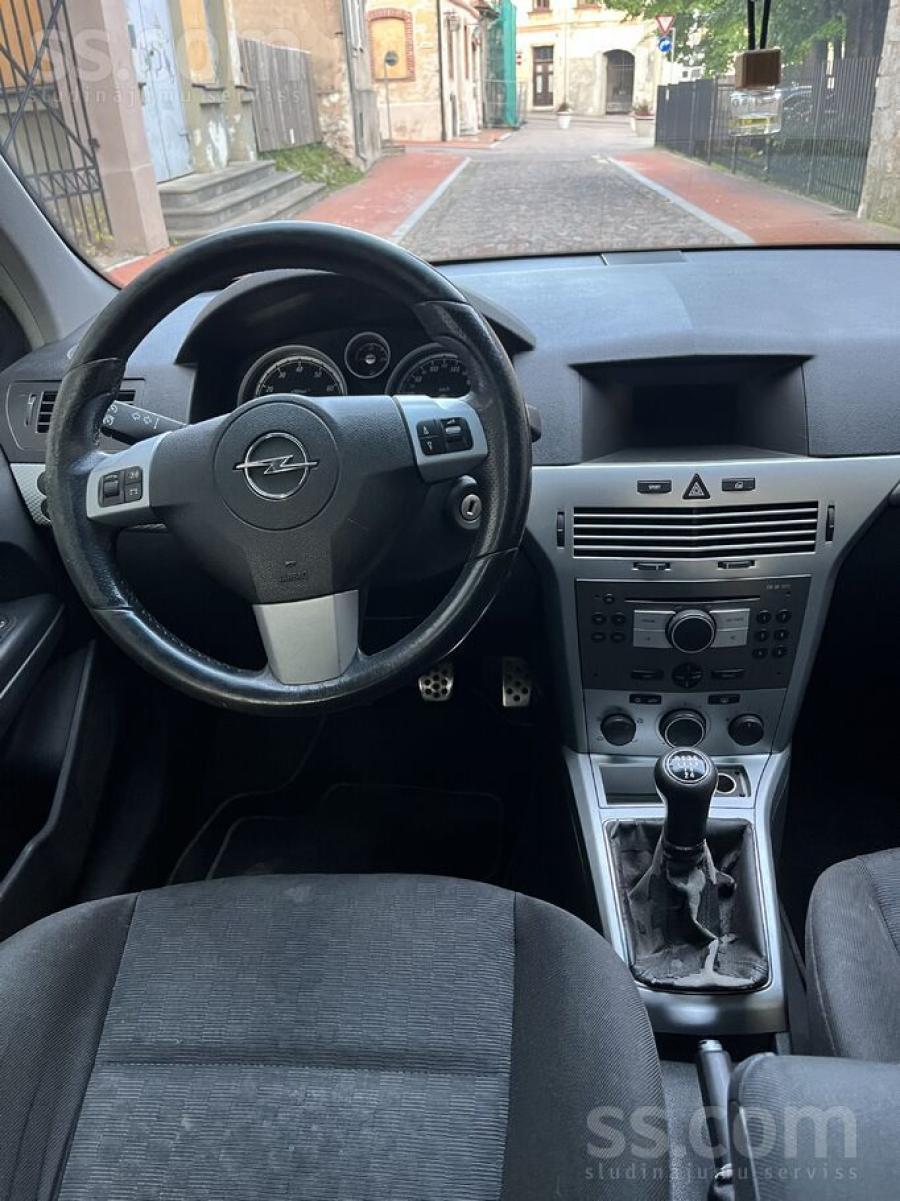 Pelēks Opel Astra 2004 Cēsis, ar dzinēja tilpumu 1.60 L un nobraukumu 335 tūkst. km par 1300 €, foto 8 vietnē AUTOMOTO.COM.LV