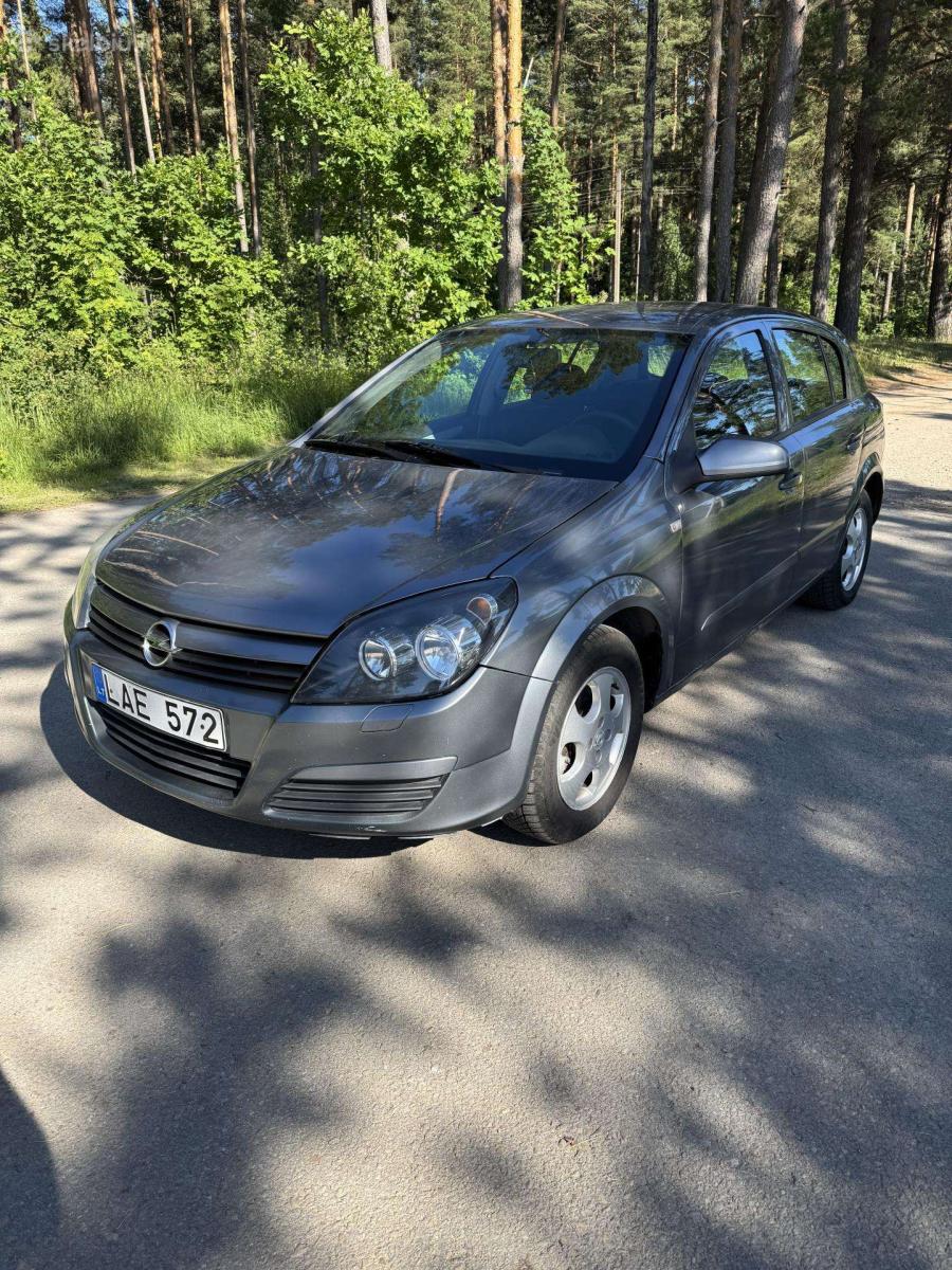 Grey Opel Astra 2004 in Kazlu Ruda, with an engine capacity of 1.60 L and mileage of 266 thousand km for 1050 €, photo 1 on AUTOMOTO.COM.LV