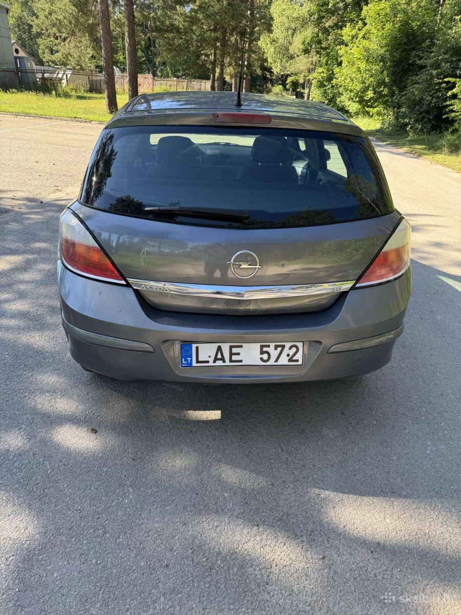 Grey Opel Astra 2004 in Kazlu Ruda, with an engine capacity of 1.60 L and mileage of 266 thousand km for 1050 €, photo 5 on AUTOMOTO.COM.LV