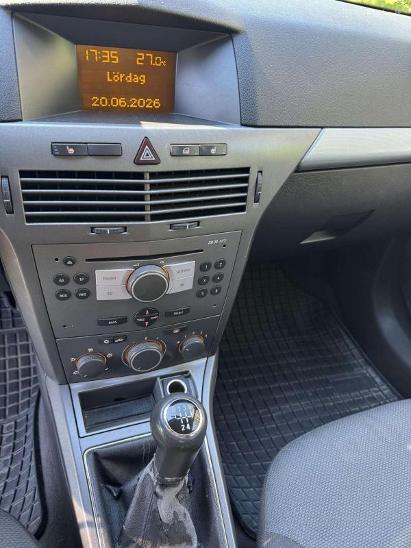 Grey Opel Astra 2004 in Kazlu Ruda, with an engine capacity of 1.60 L and mileage of 266 thousand km for 1050 €, photo 10 on AUTOMOTO.COM.LV