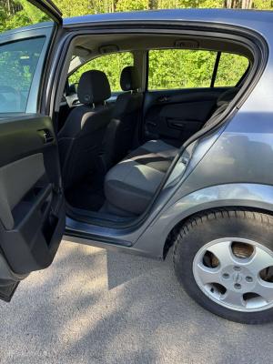 Grey Opel Astra 2004 in Kazlu Ruda, with an engine capacity of 1.60 L and mileage of 266 thousand km for 1050 €, photo 15 on AUTOMOTO.COM.LV