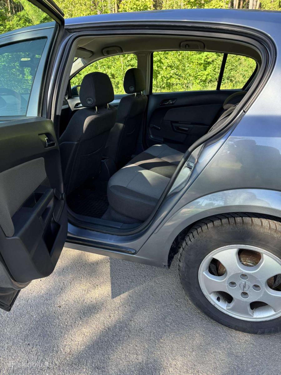 Grey Opel Astra 2004 in Kazlu Ruda, with an engine capacity of 1.60 L and mileage of 266 thousand km for 1050 €, photo 15 on AUTOMOTO.COM.LV