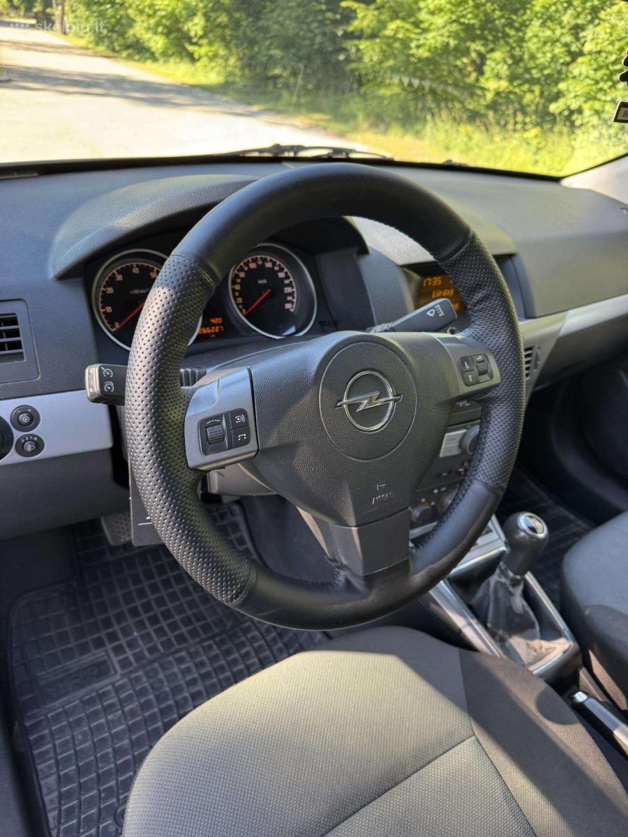 Grey Opel Astra 2004 in Kazlu Ruda, with an engine capacity of 1.60 L and mileage of 266 thousand km for 1050 €, photo 20 on AUTOMOTO.COM.LV