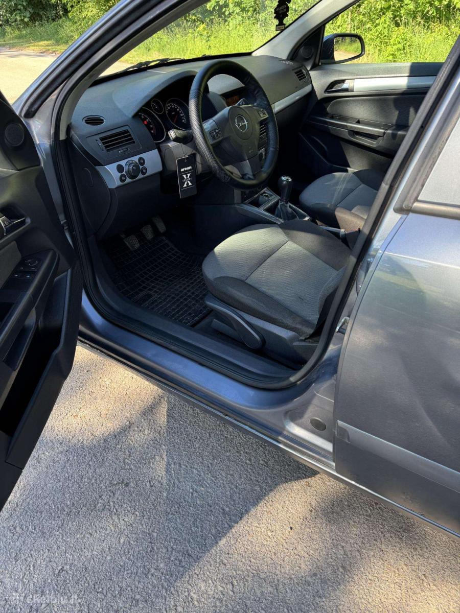 Grey Opel Astra 2004 in Kazlu Ruda, with an engine capacity of 1.60 L and mileage of 266 thousand km for 1050 €, photo 24 on AUTOMOTO.COM.LV