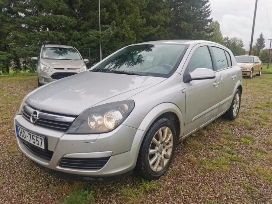 Pelēks Opel Astra 2004 Kuldīga, ar dzinēja tilpumu 1.80 L un nobraukumu 273 tūkst. km par 520 €, foto 1 vietnē AUTOMOTO.COM.LV