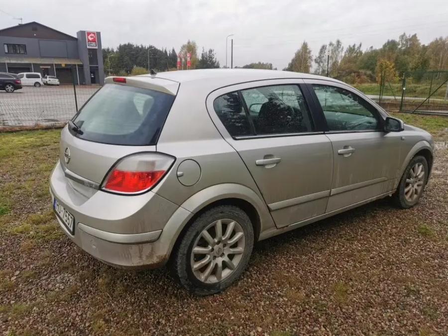 Pelēks Opel Astra 2004 Kuldīga, ar dzinēja tilpumu 1.80 L un nobraukumu 273 tūkst. km par 520 €, foto 3 vietnē AUTOMOTO.COM.LV