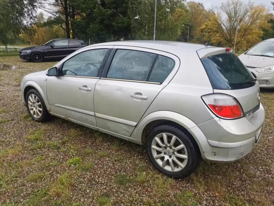 Pelēks Opel Astra 2004 Kuldīga, ar dzinēja tilpumu 1.80 L un nobraukumu 273 tūkst. km par 520 €, foto 5 vietnē AUTOMOTO.COM.LV