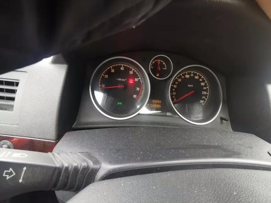 Pelēks Opel Astra 2004 Kuldīga, ar dzinēja tilpumu 1.80 L un nobraukumu 273 tūkst. km par 520 €, foto 10 vietnē AUTOMOTO.COM.LV