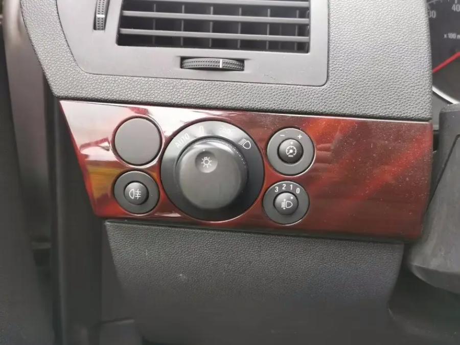 Pelēks Opel Astra 2004 Kuldīga, ar dzinēja tilpumu 1.80 L un nobraukumu 273 tūkst. km par 520 €, foto 12 vietnē AUTOMOTO.COM.LV