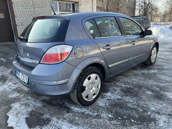 Grey Opel Astra 2004 in Limbazi, with an engine capacity of 1.70 L and mileage of 289 thousand km for 850 €, photo 4 on AUTOMOTO.COM.LV