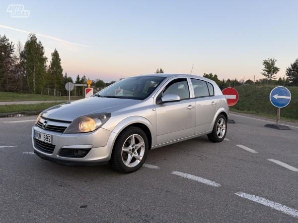 Grey Opel Astra 2004 in Ariogala, with an engine capacity of 1.70 L and mileage of 250 thousand km for 600 €, photo 1 on AUTOMOTO.COM.LV